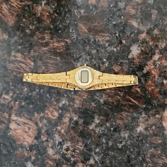 quartz | Accessories | Vintage Quartz Digital Watch | Poshmark